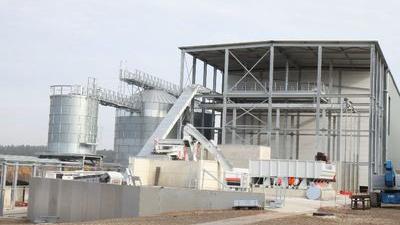 Strom, Wärme und bald auch Biokohle bei Renogen - GrenzEcho