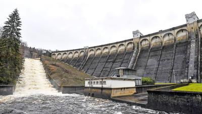 Wassermassen an der Eupener Talsperre - GrenzEcho